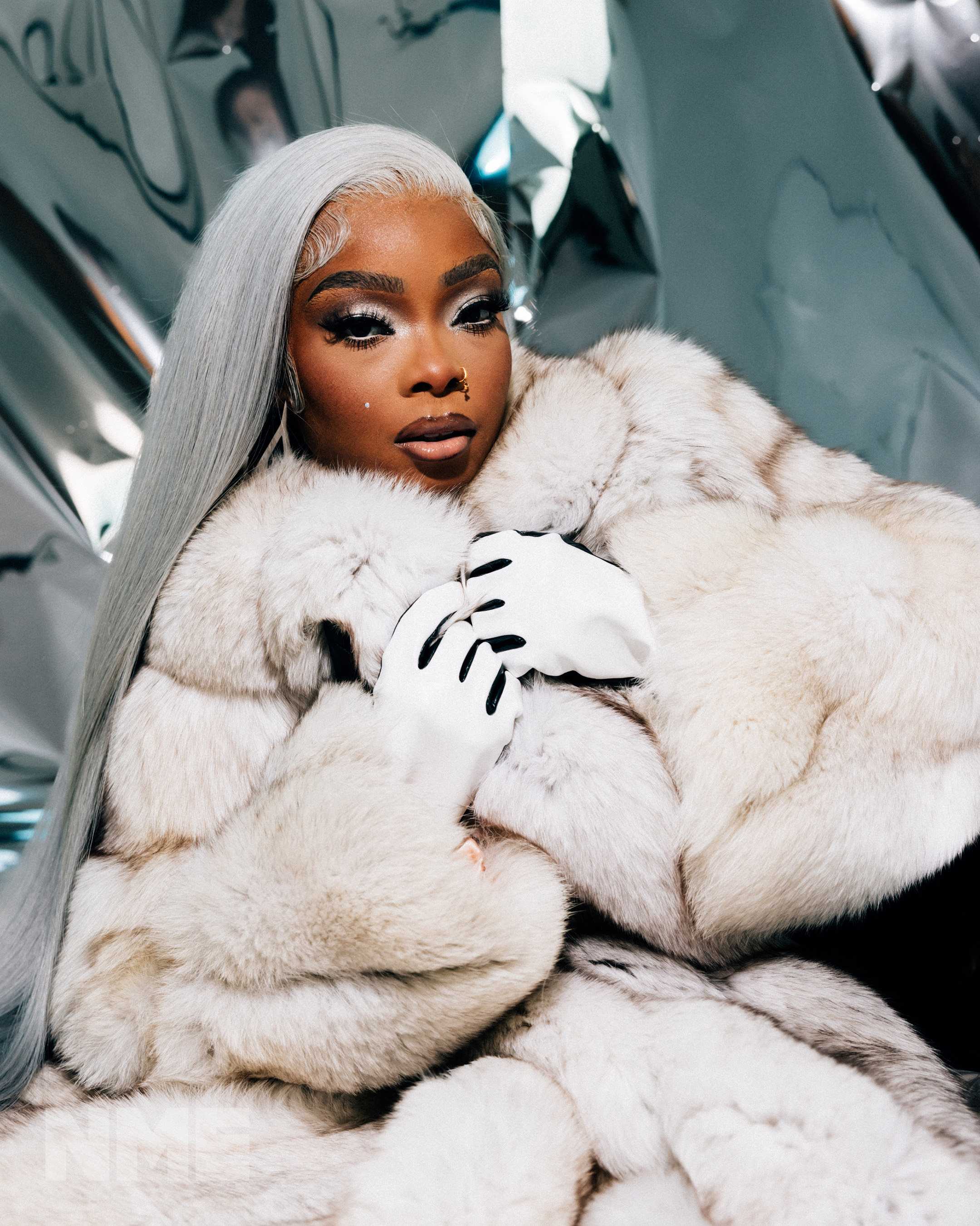 LOLA BROOKE STUNS ON LATEST EDITORIAL WITH NME MAGAZINE